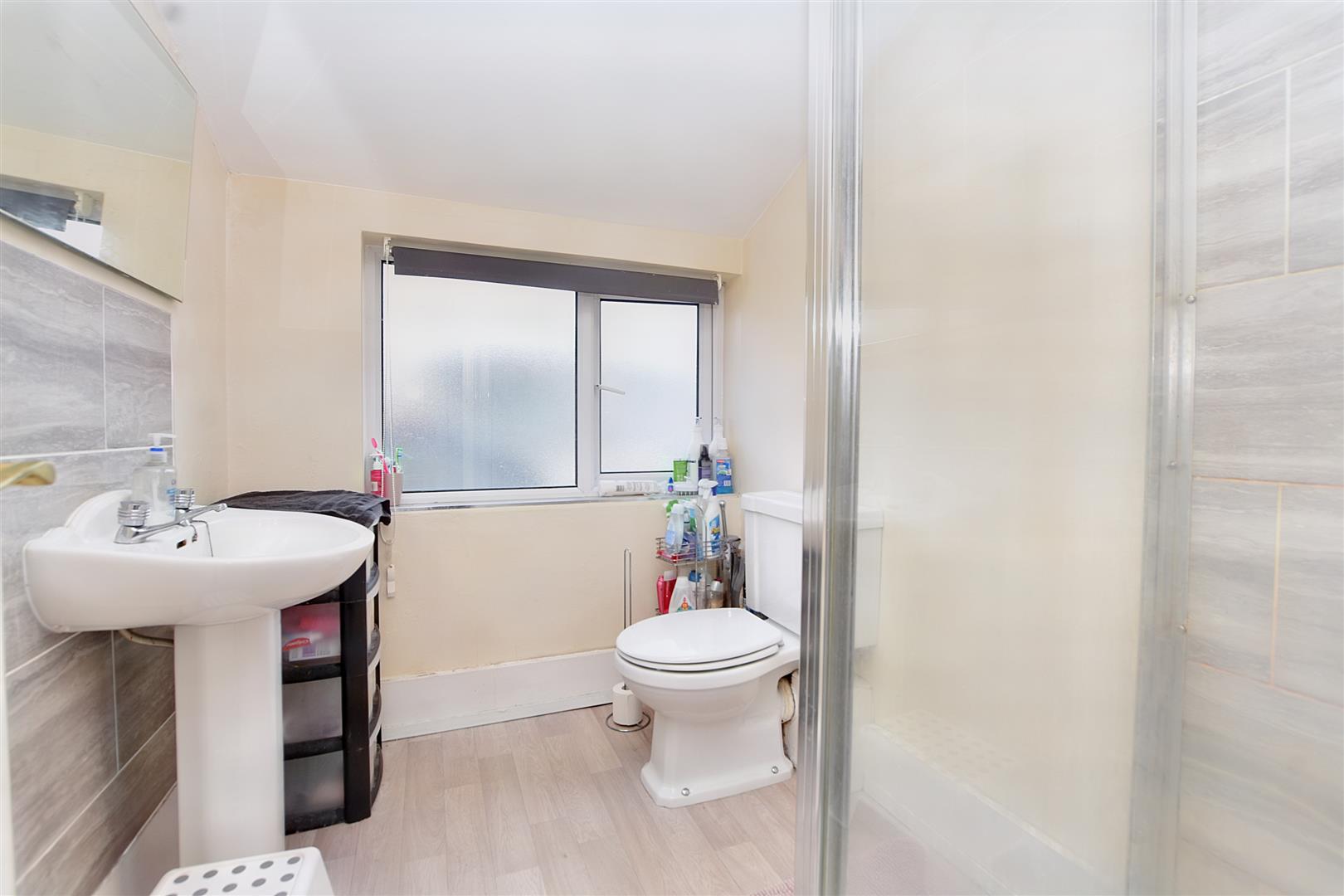 Property Details for Willowfield Square: Eastbourne BN22 8AN - Town ...